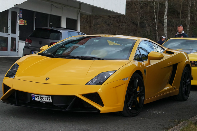 Lamborghini Gallardo - Deler teknologi med Audi R8 første generasjon.