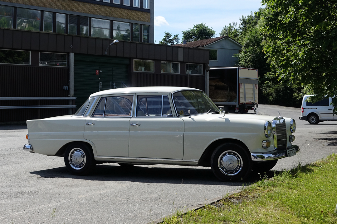 Mercedes-Benz W110 - Terjes biler 4-sylindret "Heckflosse".