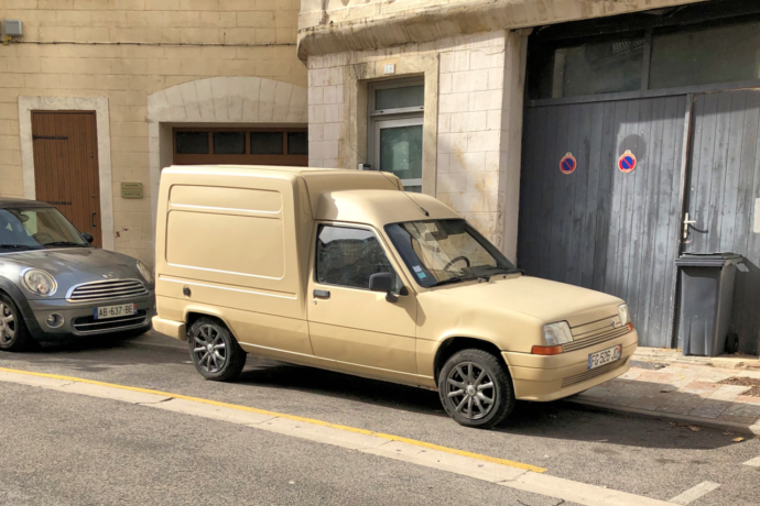 Renault Express - Terjes biler - Ruller ennå på franske veier